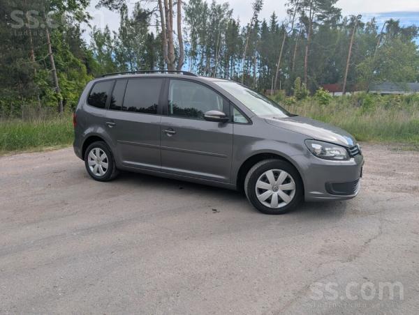 Pelēks Volkswagen Touran 2011 Rīga, ar dzinēja tilpumu 1.40 L un nobraukumu 194 tūkst. km par 5700 €, foto 4 vietnē AUTOMOTO.COM.LV