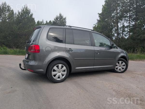 Pelēks Volkswagen Touran 2011 Rīga, ar dzinēja tilpumu 1.40 L un nobraukumu 194 tūkst. km par 5700 €, foto 10 vietnē AUTOMOTO.COM.LV