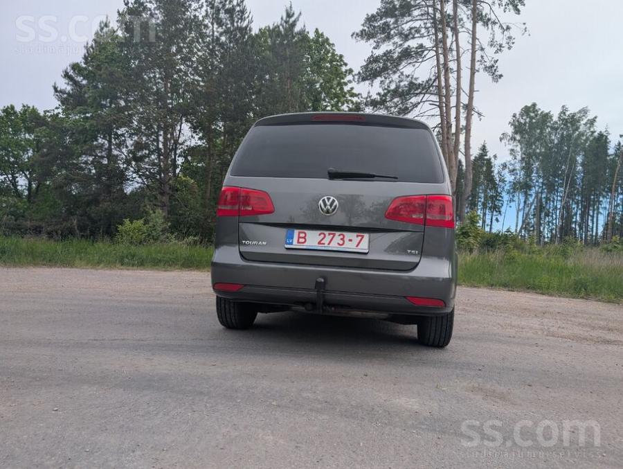 Grey Volkswagen Touran 2011 in Riga, with an engine capacity of 1.40 L and mileage of 194 thousand km for 5700 €, photo 12 on AUTOMOTO.COM.LV