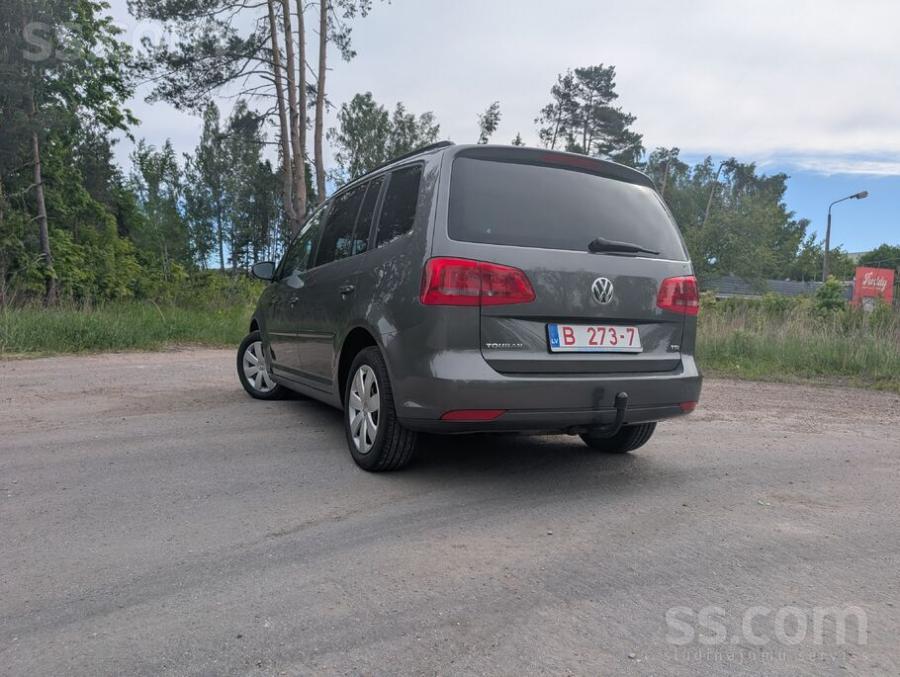 Grey Volkswagen Touran 2011 in Riga, with an engine capacity of 1.40 L and mileage of 194 thousand km for 5700 €, photo 13 on AUTOMOTO.COM.LV