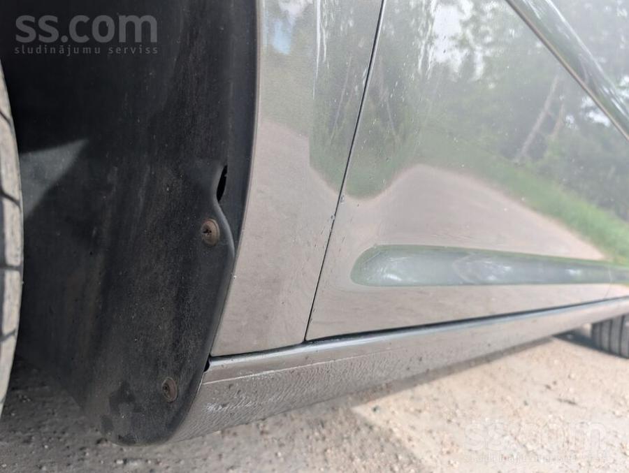 Grey Volkswagen Touran 2011 in Riga, with an engine capacity of 1.40 L and mileage of 194 thousand km for 5700 €, photo 15 on AUTOMOTO.COM.LV