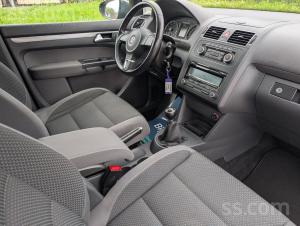Grey Volkswagen Touran 2011 in Riga, with an engine capacity of 1.40 L and mileage of 194 thousand km for 5700 €, photo 21 on AUTOMOTO.COM.LV