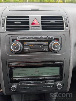 Grey Volkswagen Touran 2011 in Riga, with an engine capacity of 1.40 L and mileage of 194 thousand km for 5700 €, photo 25 on AUTOMOTO.COM.LV