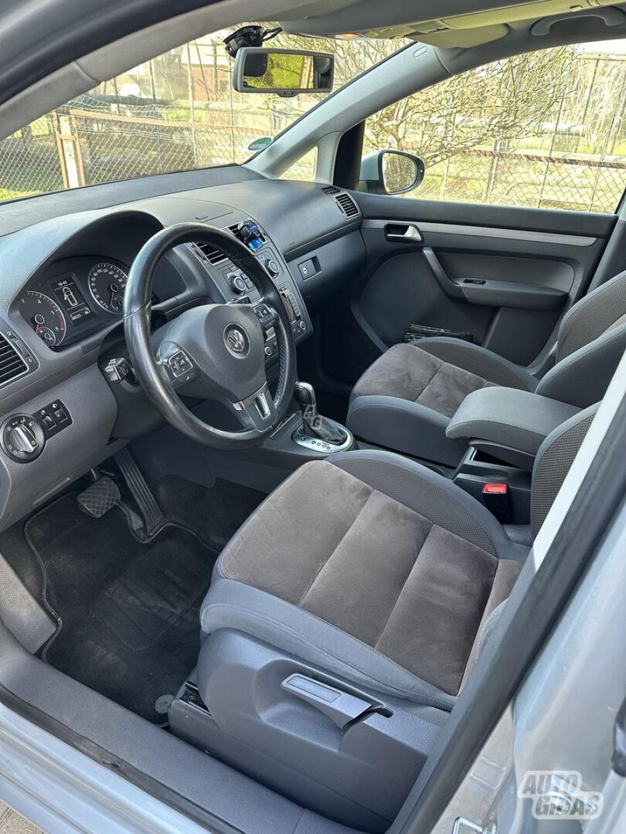 Pelēks Volkswagen Touran 2011 Šilutė, ar dzinēja tilpumu 1.60 L un nobraukumu 280 tūkst. km par 5800 €, foto 6 vietnē AUTOMOTO.COM.LV