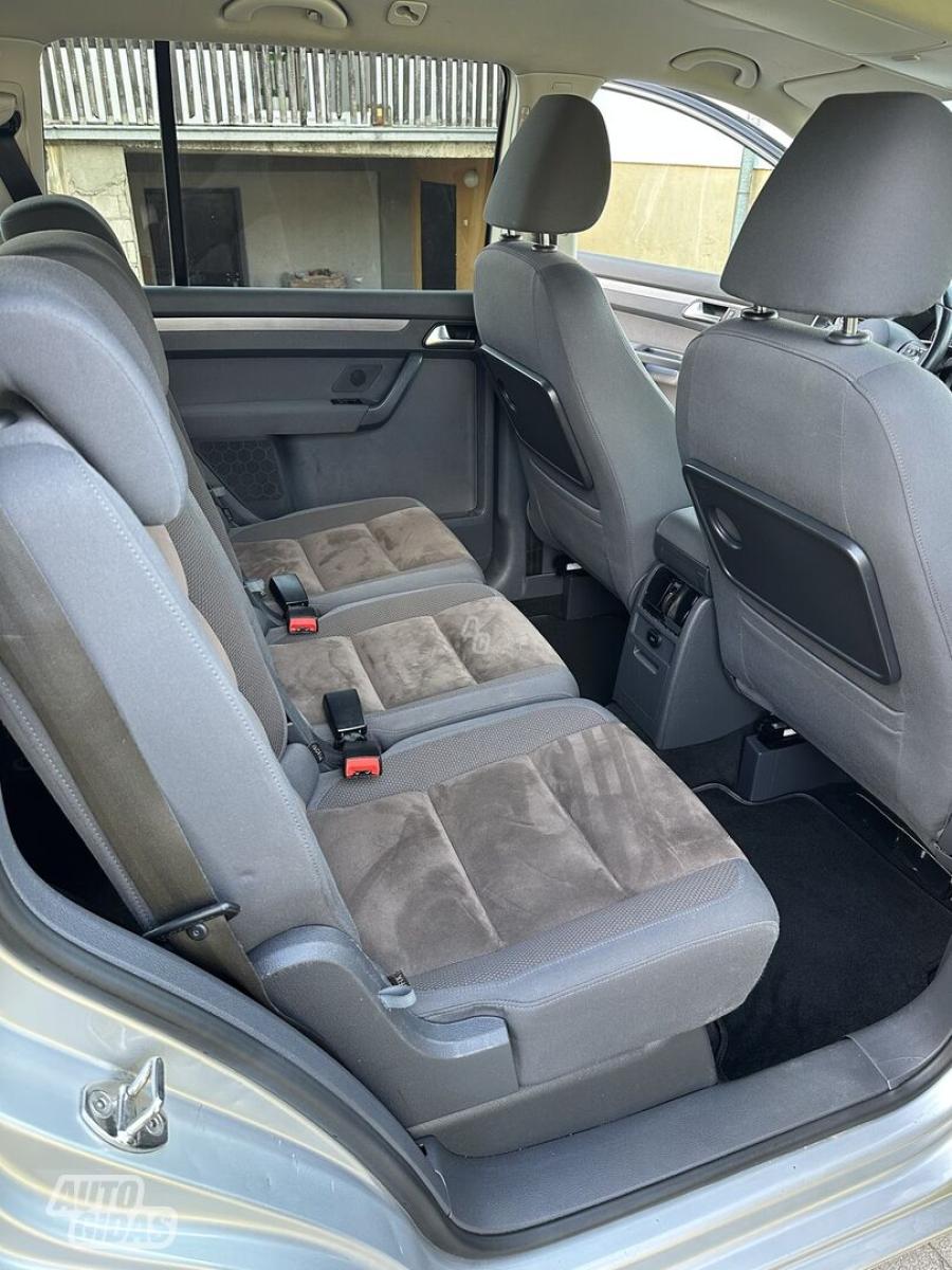 Pelēks Volkswagen Touran 2011 Šilutė, ar dzinēja tilpumu 1.60 L un nobraukumu 280 tūkst. km par 5800 €, foto 9 vietnē AUTOMOTO.COM.LV