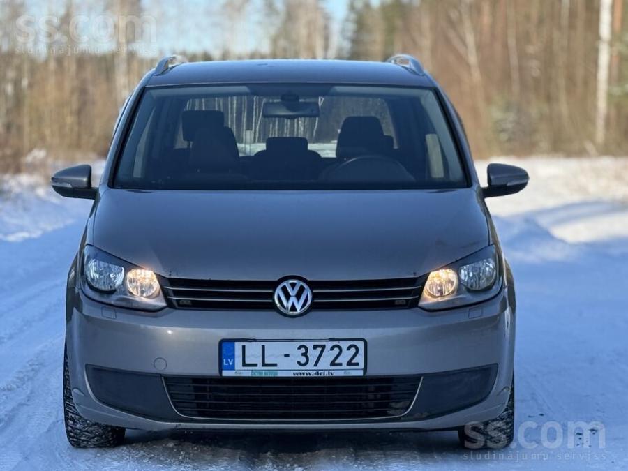Pelēks Volkswagen Touran 2011 Jelgava, ar dzinēja tilpumu 2.00 L un nobraukumu 373 tūkst. km par 3850 €, foto 1 vietnē AUTOMOTO.COM.LV