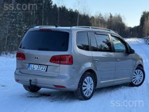 Pelēks Volkswagen Touran 2011 Jelgava, ar dzinēja tilpumu 2.00 L un nobraukumu 373 tūkst. km par 3850 €, foto 5 vietnē AUTOMOTO.COM.LV