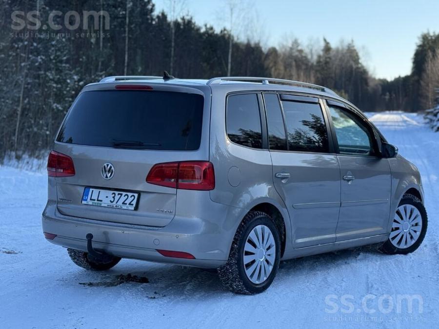Pelēks Volkswagen Touran 2011 Jelgava, ar dzinēja tilpumu 2.00 L un nobraukumu 373 tūkst. km par 3850 €, foto 5 vietnē AUTOMOTO.COM.LV
