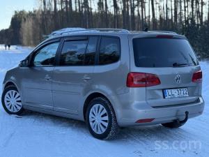 Pelēks Volkswagen Touran 2011 Jelgava, ar dzinēja tilpumu 2.00 L un nobraukumu 373 tūkst. km par 3850 €, foto 6 vietnē AUTOMOTO.COM.LV