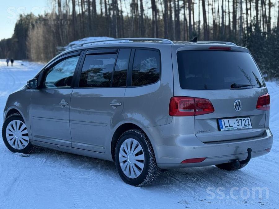 Pelēks Volkswagen Touran 2011 Jelgava, ar dzinēja tilpumu 2.00 L un nobraukumu 373 tūkst. km par 3850 €, foto 6 vietnē AUTOMOTO.COM.LV