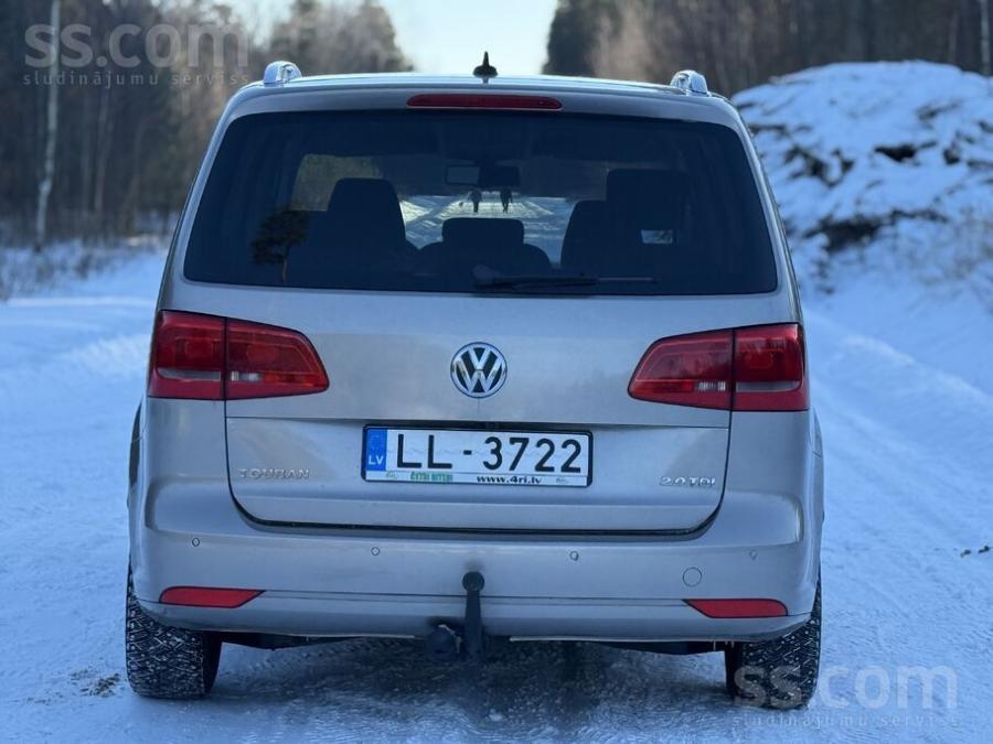 Pelēks Volkswagen Touran 2011 Jelgava, ar dzinēja tilpumu 2.00 L un nobraukumu 373 tūkst. km par 3850 €, foto 7 vietnē AUTOMOTO.COM.LV