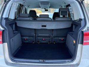 Pelēks Volkswagen Touran 2011 Jelgava, ar dzinēja tilpumu 2.00 L un nobraukumu 373 tūkst. km par 3850 €, foto 8 vietnē AUTOMOTO.COM.LV