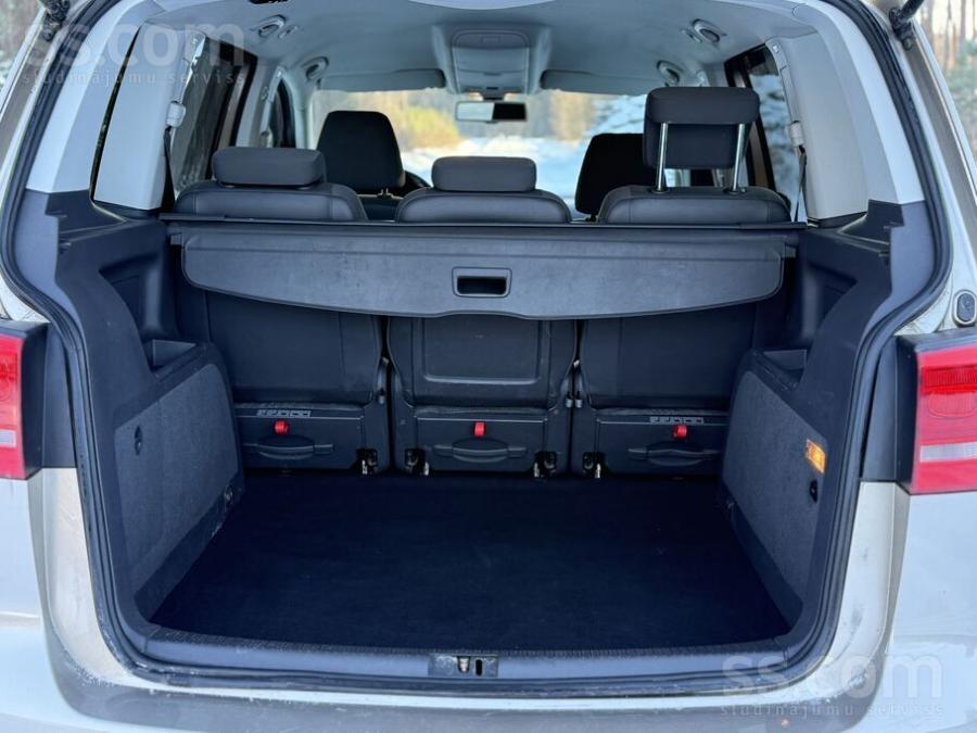 Pelēks Volkswagen Touran 2011 Jelgava, ar dzinēja tilpumu 2.00 L un nobraukumu 373 tūkst. km par 3850 €, foto 8 vietnē AUTOMOTO.COM.LV