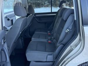 Pelēks Volkswagen Touran 2011 Jelgava, ar dzinēja tilpumu 2.00 L un nobraukumu 373 tūkst. km par 3850 €, foto 9 vietnē AUTOMOTO.COM.LV