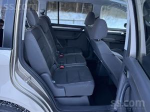 Pelēks Volkswagen Touran 2011 Jelgava, ar dzinēja tilpumu 2.00 L un nobraukumu 373 tūkst. km par 3850 €, foto 10 vietnē AUTOMOTO.COM.LV