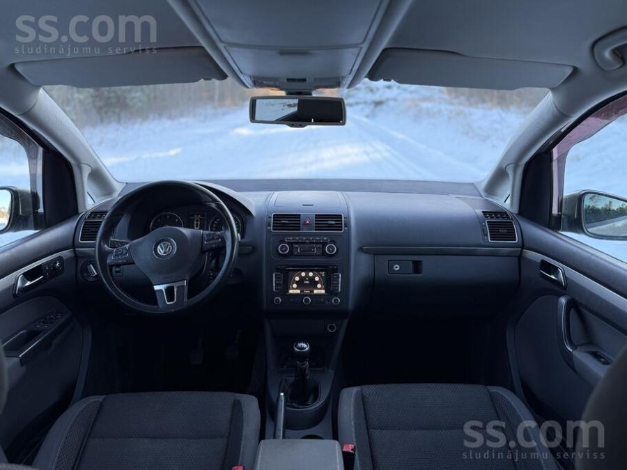 Pelēks Volkswagen Touran 2011 Jelgava, ar dzinēja tilpumu 2.00 L un nobraukumu 373 tūkst. km par 3850 €, foto 11 vietnē AUTOMOTO.COM.LV