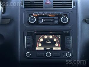 Pelēks Volkswagen Touran 2011 Jelgava, ar dzinēja tilpumu 2.00 L un nobraukumu 373 tūkst. km par 3850 €, foto 12 vietnē AUTOMOTO.COM.LV