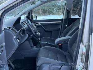 Pelēks Volkswagen Touran 2011 Jelgava, ar dzinēja tilpumu 2.00 L un nobraukumu 373 tūkst. km par 3850 €, foto 13 vietnē AUTOMOTO.COM.LV