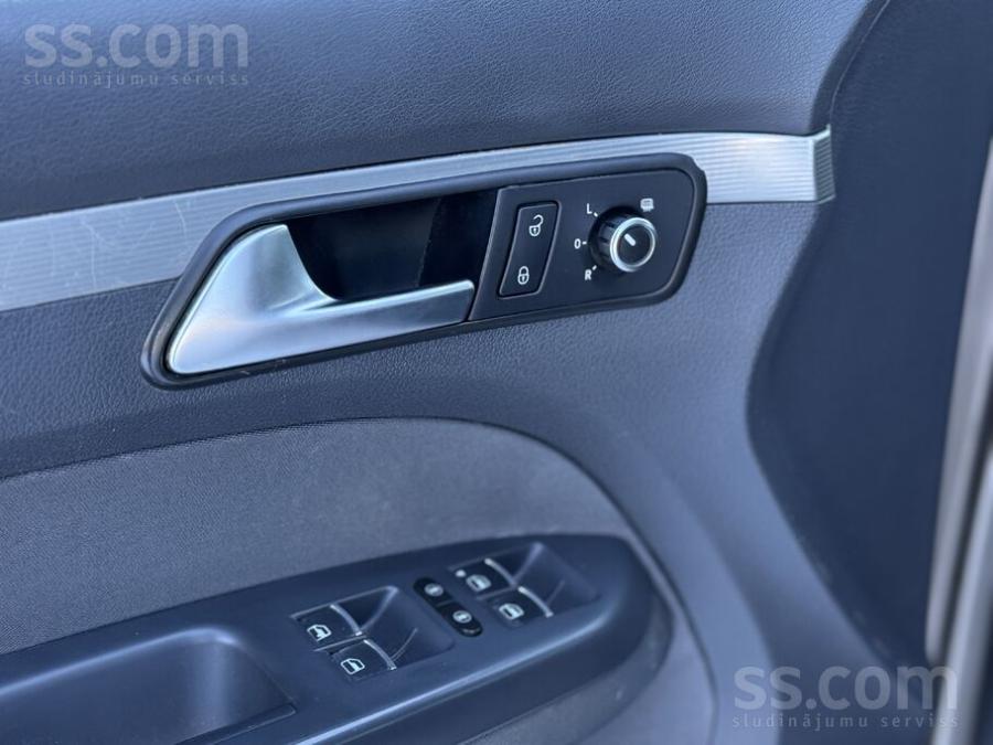 Pelēks Volkswagen Touran 2011 Jelgava, ar dzinēja tilpumu 2.00 L un nobraukumu 373 tūkst. km par 3850 €, foto 14 vietnē AUTOMOTO.COM.LV
