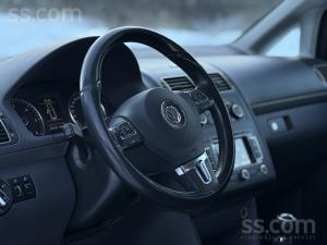 Pelēks Volkswagen Touran 2011 Jelgava, ar dzinēja tilpumu 2.00 L un nobraukumu 373 tūkst. km par 3850 €, foto 16 vietnē AUTOMOTO.COM.LV