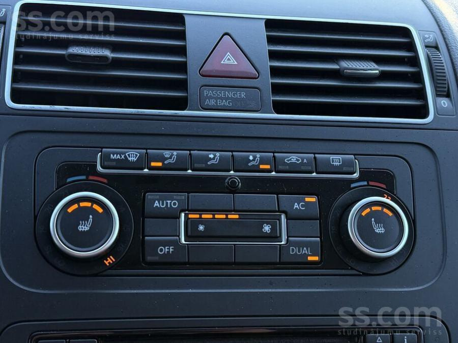Pelēks Volkswagen Touran 2011 Jelgava, ar dzinēja tilpumu 2.00 L un nobraukumu 373 tūkst. km par 3850 €, foto 18 vietnē AUTOMOTO.COM.LV
