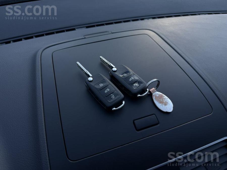 Pelēks Volkswagen Touran 2011 Jelgava, ar dzinēja tilpumu 2.00 L un nobraukumu 373 tūkst. km par 3850 €, foto 20 vietnē AUTOMOTO.COM.LV