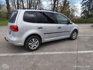 Pelēks Volkswagen Touran 2011 Kauņa, ar dzinēja tilpumu 1.60 L un nobraukumu 297 tūkst. km par 5200 €, foto 6 vietnē AUTOMOTO.COM.LV
