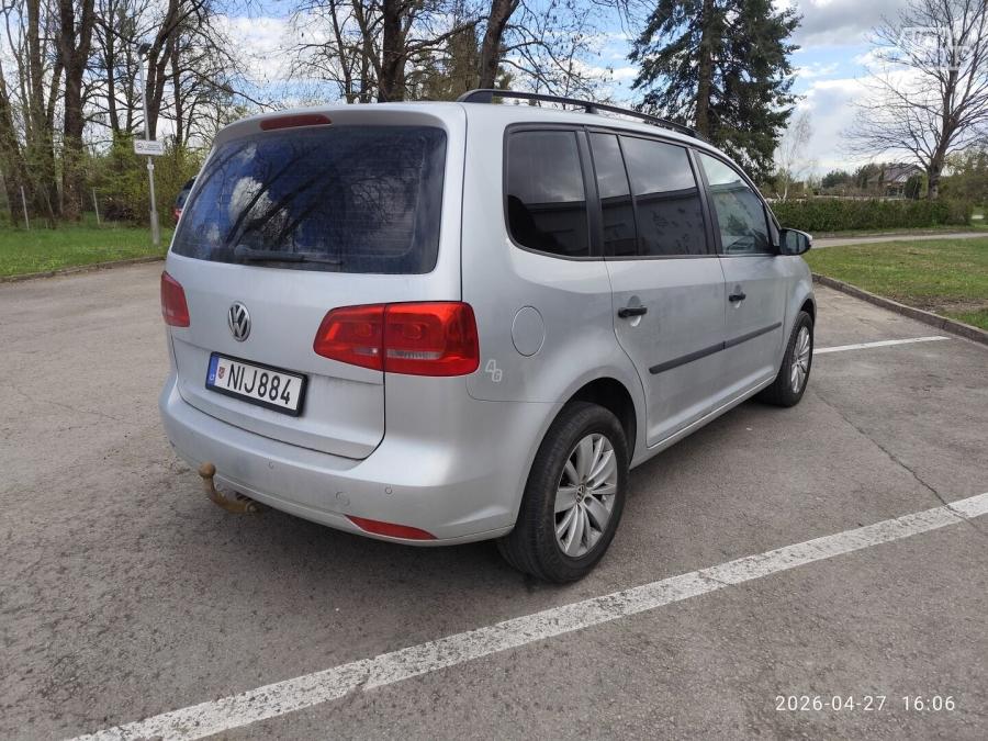 Pelēks Volkswagen Touran 2011 Kauņa, ar dzinēja tilpumu 1.60 L un nobraukumu 297 tūkst. km par 5200 €, foto 7 vietnē AUTOMOTO.COM.LV