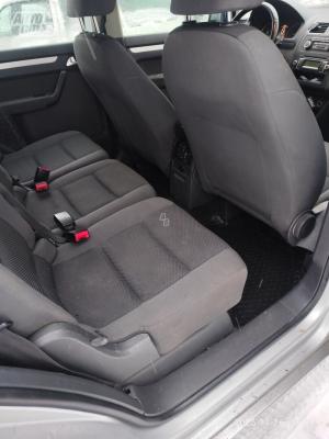 Pelēks Volkswagen Touran 2011 Kauņa, ar dzinēja tilpumu 1.60 L un nobraukumu 297 tūkst. km par 5200 €, foto 13 vietnē AUTOMOTO.COM.LV