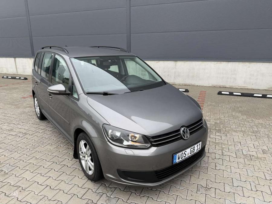 Grey Volkswagen Touran 2011 in Siauliai, with an engine capacity of 1.39 L and mileage of 208 thousand km for 3690 €, photo 5 on AUTOMOTO.COM.LV