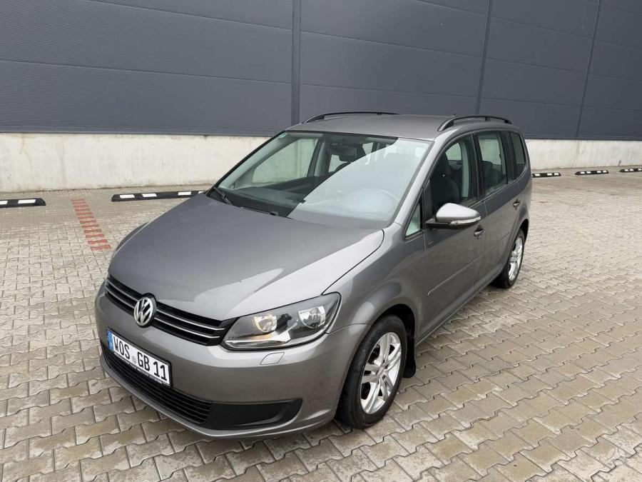 Grey Volkswagen Touran 2011 in Siauliai, with an engine capacity of 1.39 L and mileage of 208 thousand km for 3690 €, photo 8 on AUTOMOTO.COM.LV