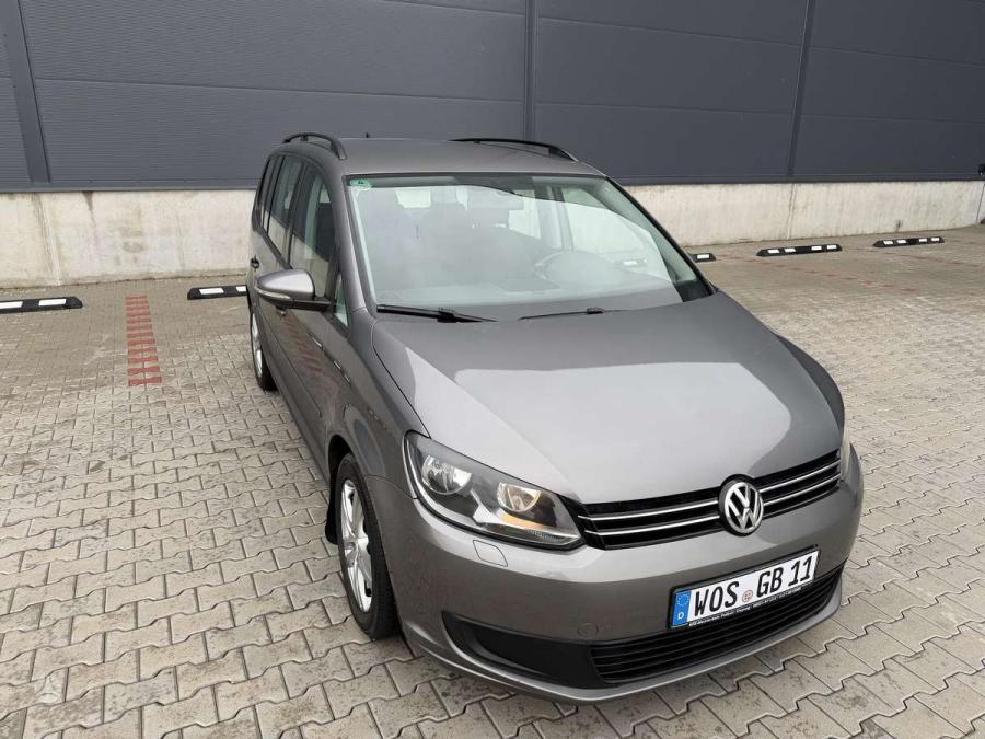 Grey Volkswagen Touran 2011 in Siauliai, with an engine capacity of 1.39 L and mileage of 208 thousand km for 3690 €, photo 9 on AUTOMOTO.COM.LV