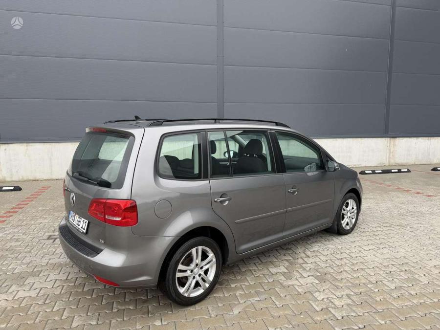 Grey Volkswagen Touran 2011 in Siauliai, with an engine capacity of 1.39 L and mileage of 208 thousand km for 3690 €, photo 13 on AUTOMOTO.COM.LV