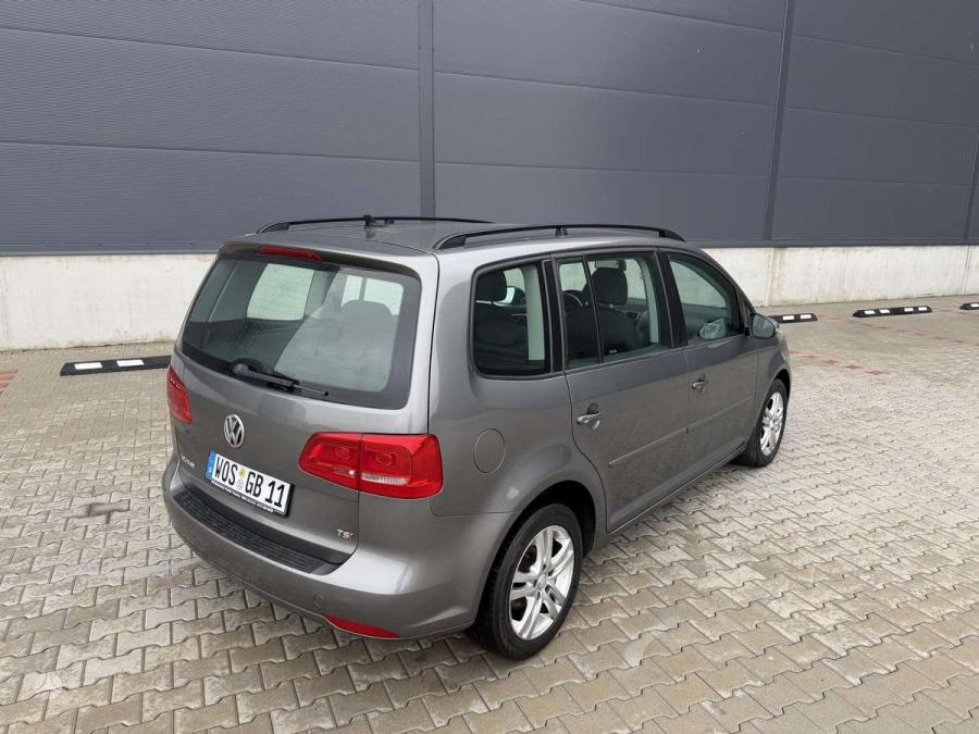 Grey Volkswagen Touran 2011 in Siauliai, with an engine capacity of 1.39 L and mileage of 208 thousand km for 3690 €, photo 15 on AUTOMOTO.COM.LV