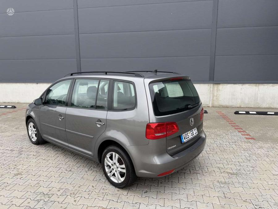 Grey Volkswagen Touran 2011 in Siauliai, with an engine capacity of 1.39 L and mileage of 208 thousand km for 3690 €, photo 16 on AUTOMOTO.COM.LV