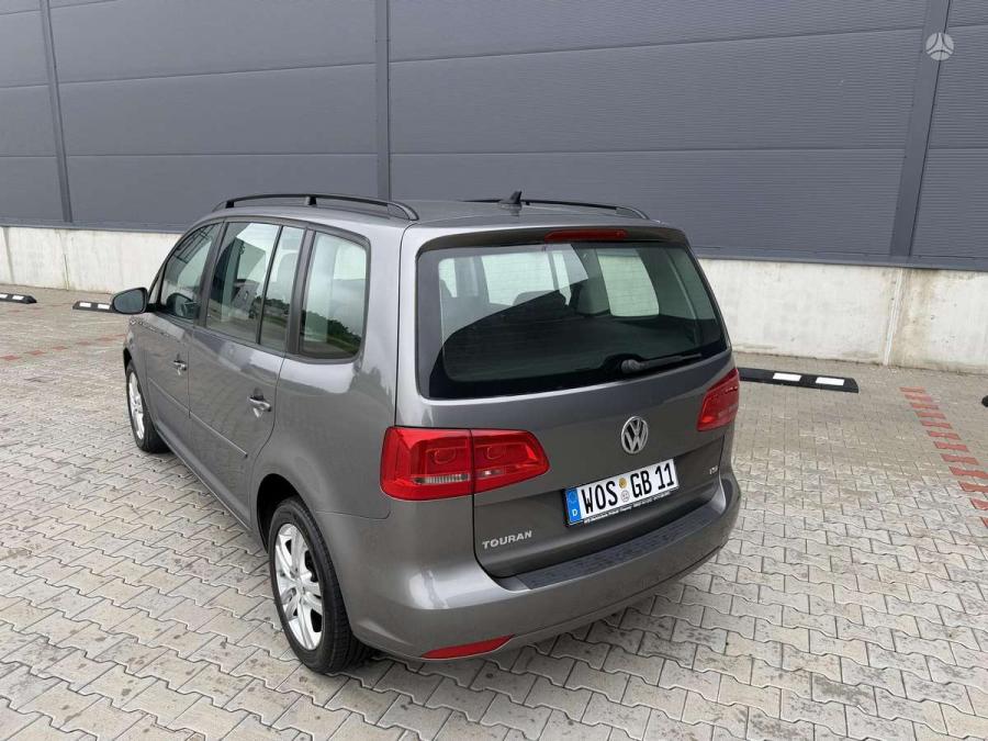 Grey Volkswagen Touran 2011 in Siauliai, with an engine capacity of 1.39 L and mileage of 208 thousand km for 3690 €, photo 18 on AUTOMOTO.COM.LV