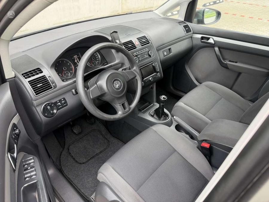 Grey Volkswagen Touran 2011 in Siauliai, with an engine capacity of 1.39 L and mileage of 208 thousand km for 3690 €, photo 19 on AUTOMOTO.COM.LV