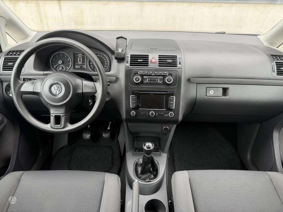 Grey Volkswagen Touran 2011 in Siauliai, with an engine capacity of 1.39 L and mileage of 208 thousand km for 3690 €, photo 23 on AUTOMOTO.COM.LV