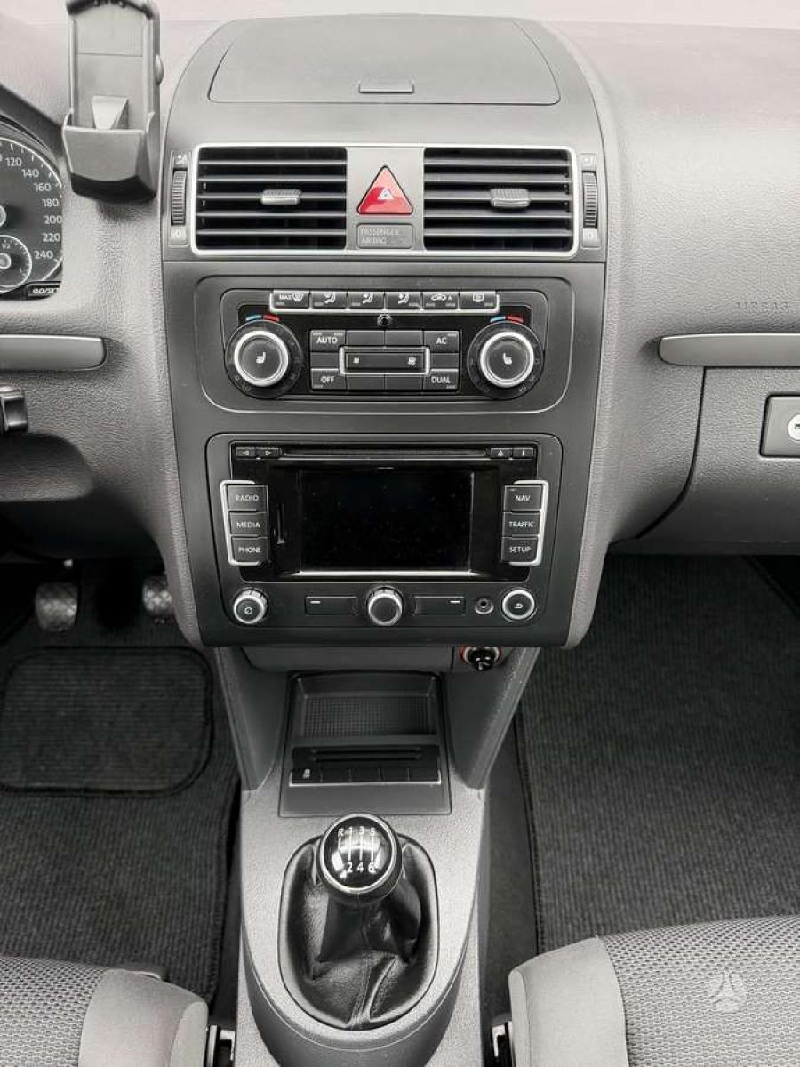 Grey Volkswagen Touran 2011 in Siauliai, with an engine capacity of 1.39 L and mileage of 208 thousand km for 3690 €, photo 25 on AUTOMOTO.COM.LV
