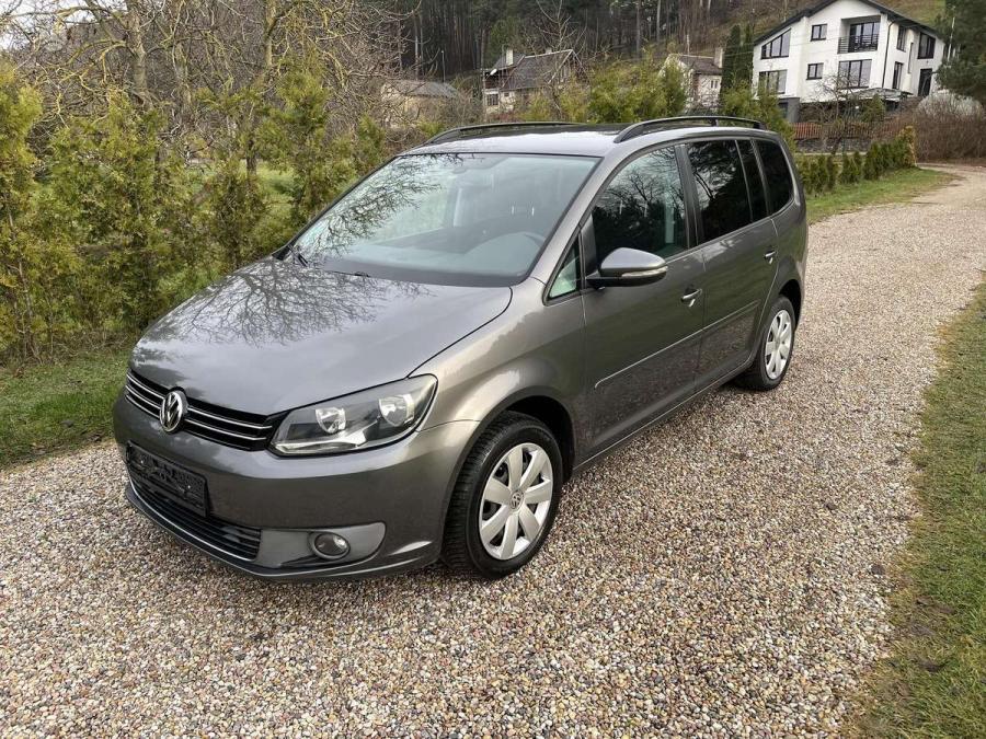 Серый Фольксваген Туран 2011 в Ионава, объемом двигателя 1.40 л и пробегом 214 тыс. км за 3900 €, фото 1 на AUTOMOTO.COM.LV