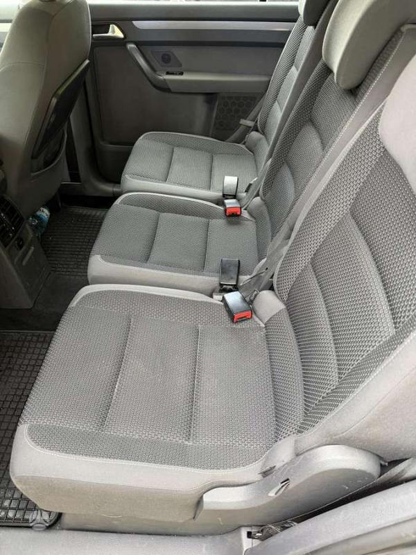 Grey Volkswagen Touran 2011 in Vilnius, with an engine capacity of 1.60 L and mileage of 320 thousand km for 4300 €, photo 9 on AUTOMOTO.COM.LV