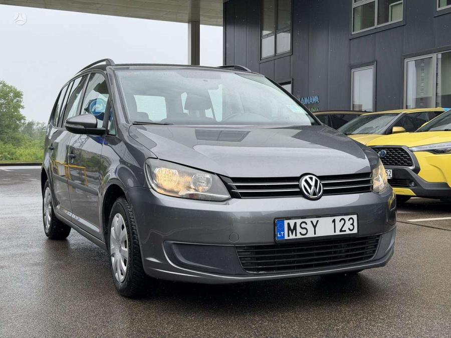 Grey Volkswagen Touran 2011 in Vilnius, with an engine capacity of 1.60 L and mileage of 207 thousand km for 4300 €, photo 1 on AUTOMOTO.COM.LV