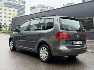 Grey Volkswagen Touran 2011 in Vilnius, with an engine capacity of 1.60 L and mileage of 207 thousand km for 4300 €, photo 4 on AUTOMOTO.COM.LV
