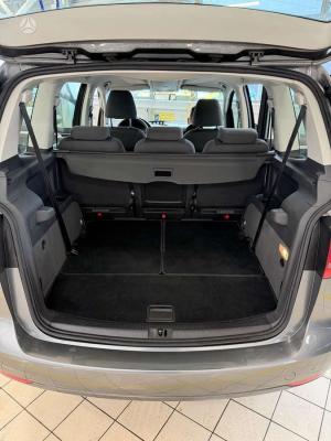 Grey Volkswagen Touran 2011 in Vilnius, with an engine capacity of 1.60 L and mileage of 207 thousand km for 4300 €, photo 6 on AUTOMOTO.COM.LV
