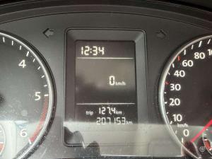 Grey Volkswagen Touran 2011 in Vilnius, with an engine capacity of 1.60 L and mileage of 207 thousand km for 4300 €, photo 8 on AUTOMOTO.COM.LV