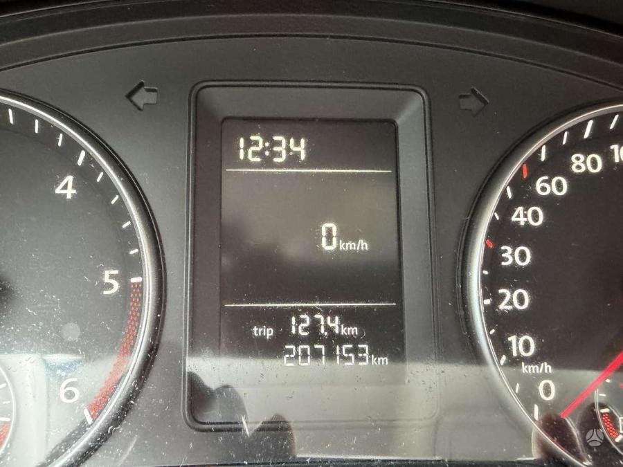 Grey Volkswagen Touran 2011 in Vilnius, with an engine capacity of 1.60 L and mileage of 207 thousand km for 4300 €, photo 8 on AUTOMOTO.COM.LV