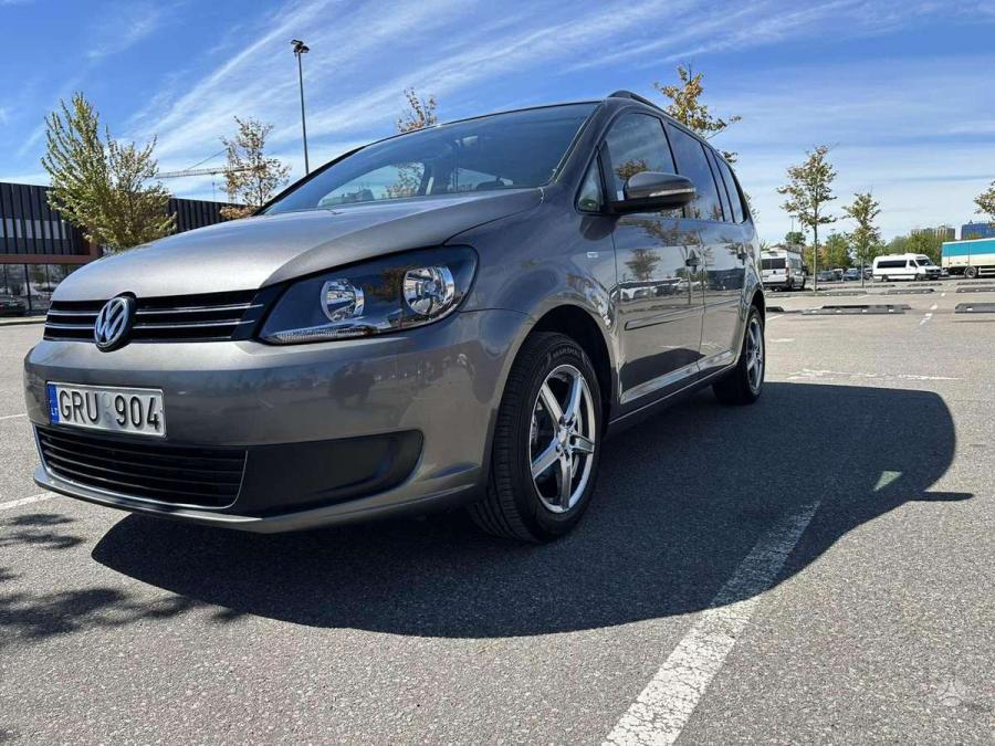 Pelēks Volkswagen Touran 2011 Klaipėda, ar dzinēja tilpumu 1.60 L un nobraukumu 260 tūkst. km par 6500 €, foto 4 vietnē AUTOMOTO.COM.LV