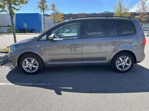 Pelēks Volkswagen Touran 2011 Klaipėda, ar dzinēja tilpumu 1.60 L un nobraukumu 260 tūkst. km par 6500 €, foto 5 vietnē AUTOMOTO.COM.LV
