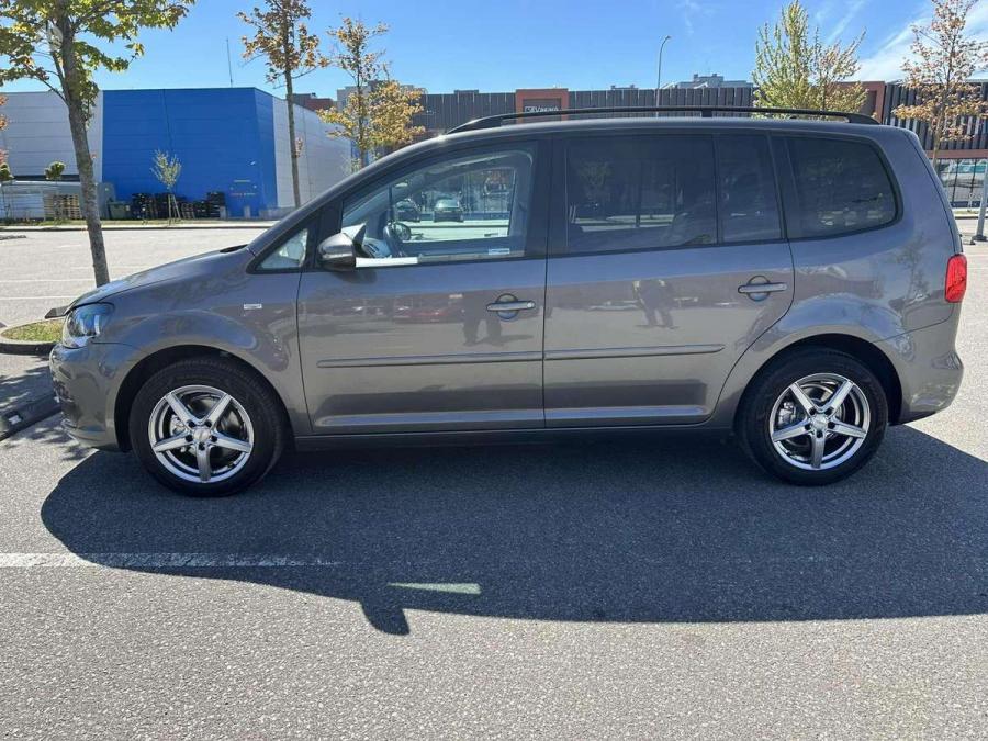 Pelēks Volkswagen Touran 2011 Klaipėda, ar dzinēja tilpumu 1.60 L un nobraukumu 260 tūkst. km par 6500 €, foto 5 vietnē AUTOMOTO.COM.LV