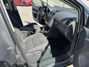Pelēks Volkswagen Touran 2011 Klaipėda, ar dzinēja tilpumu 1.60 L un nobraukumu 260 tūkst. km par 6500 €, foto 9 vietnē AUTOMOTO.COM.LV